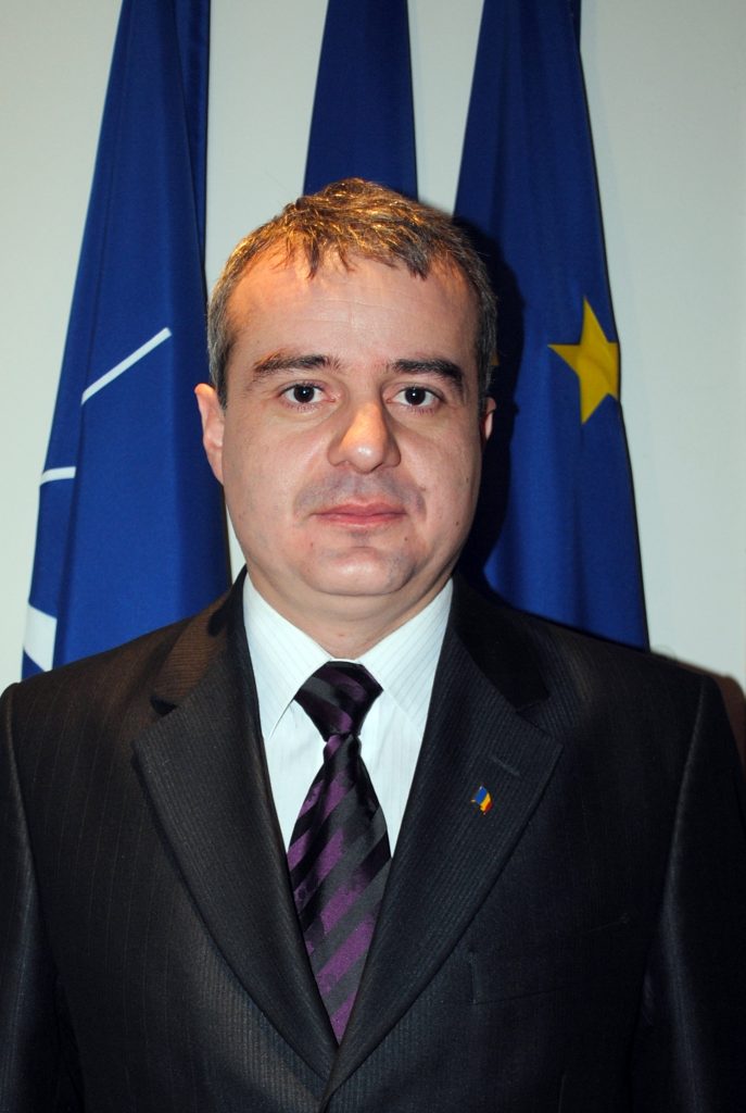 Secretarul general al MApN și-a rezervat un post de lector la ...