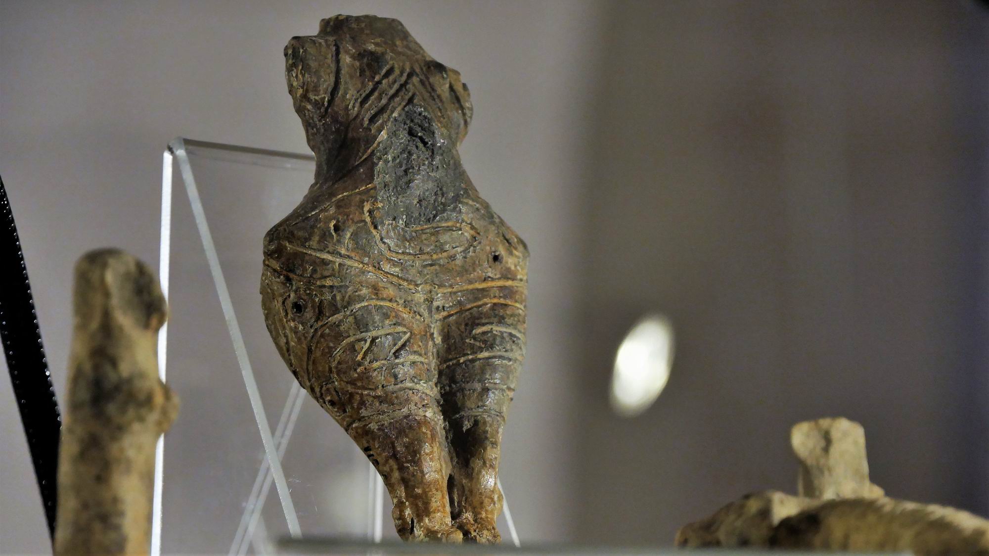 Zeițele de pe Calea Victoriei