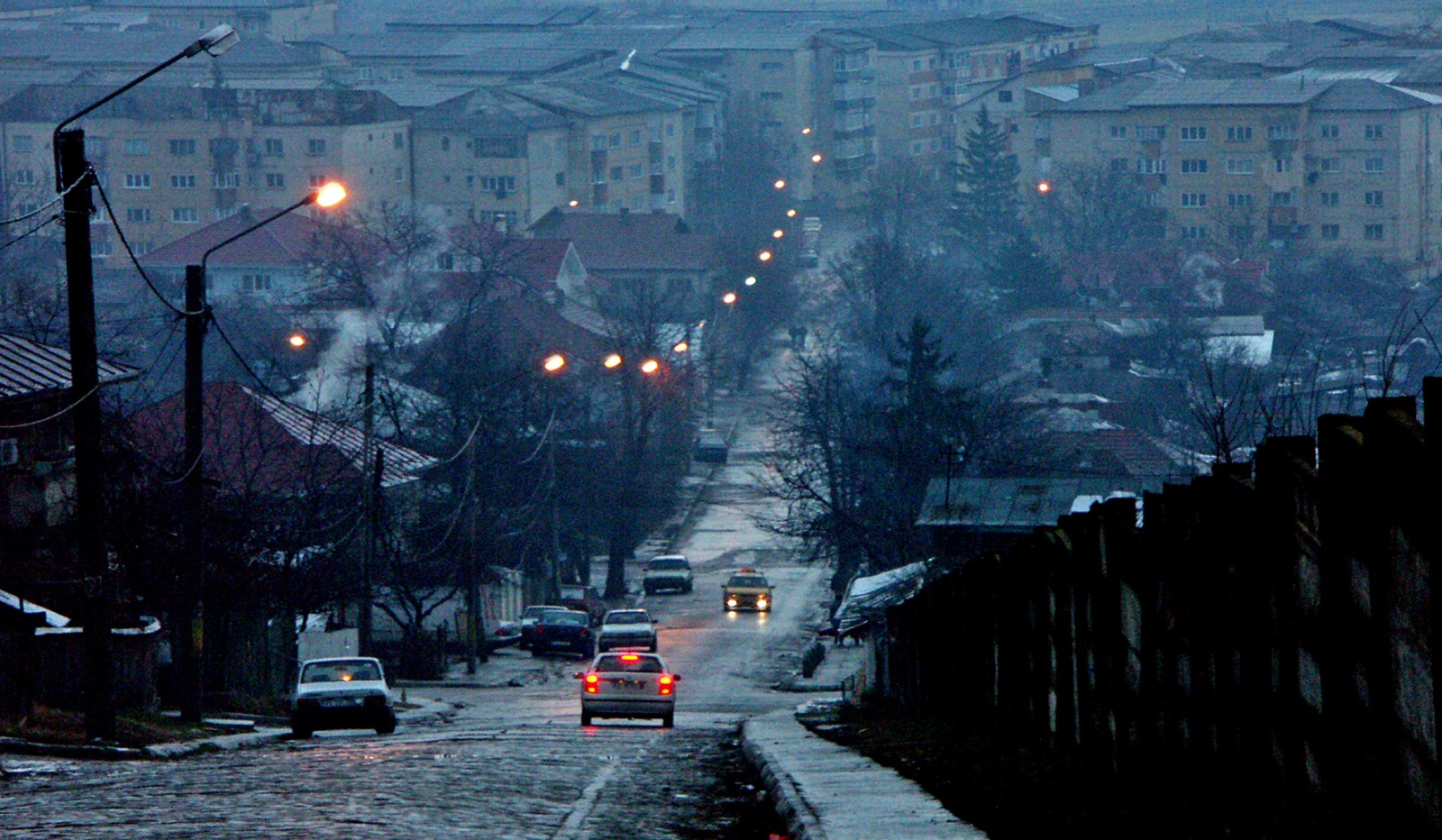 „Matale știi cum se aprind felinarele pe stradă seara?”
