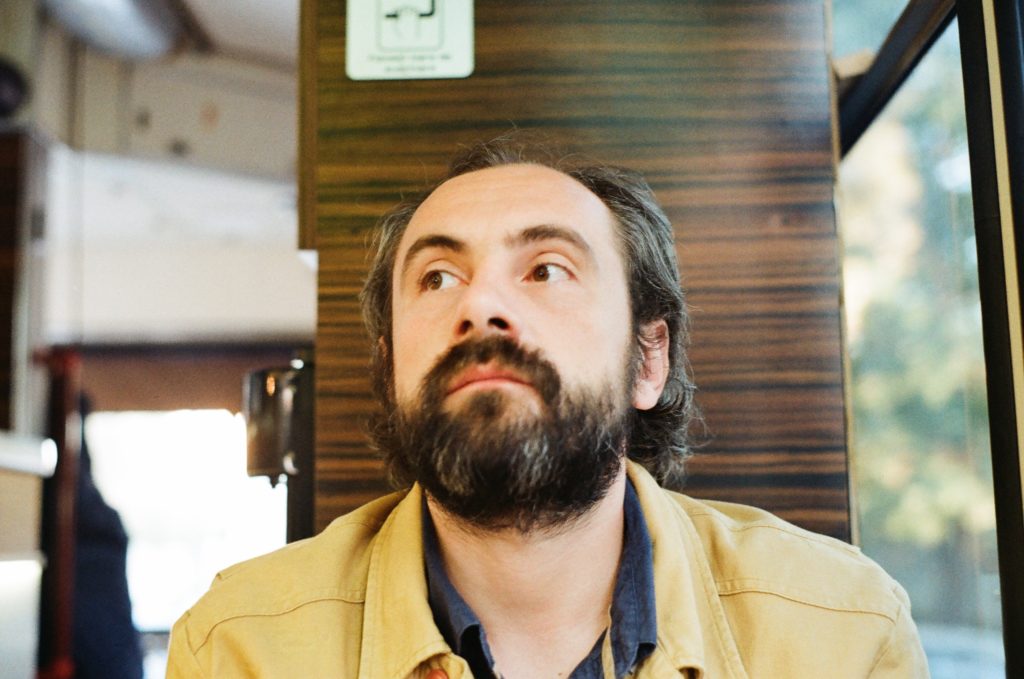 Cosmin Perța, scriitor: „Ar trebui să fim puțin mai atenți la ororile ...