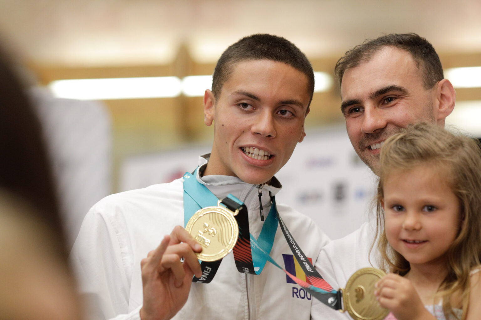 David Popovici, alături de copiii diagnosticați cu cancer